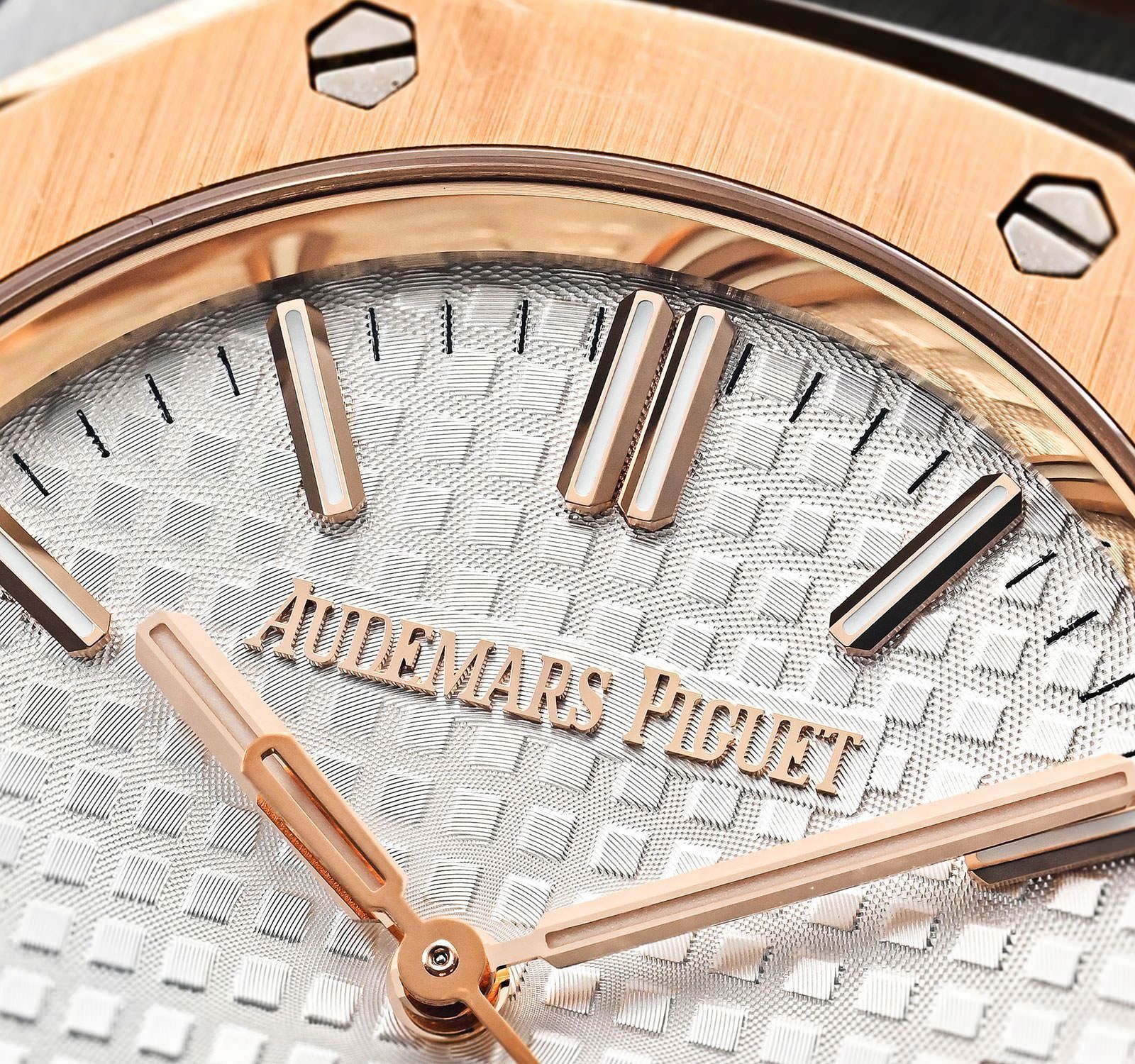 Pre-Owned Audemars Piguet Royal Oak Unisex Watch in Silver Colour Dial