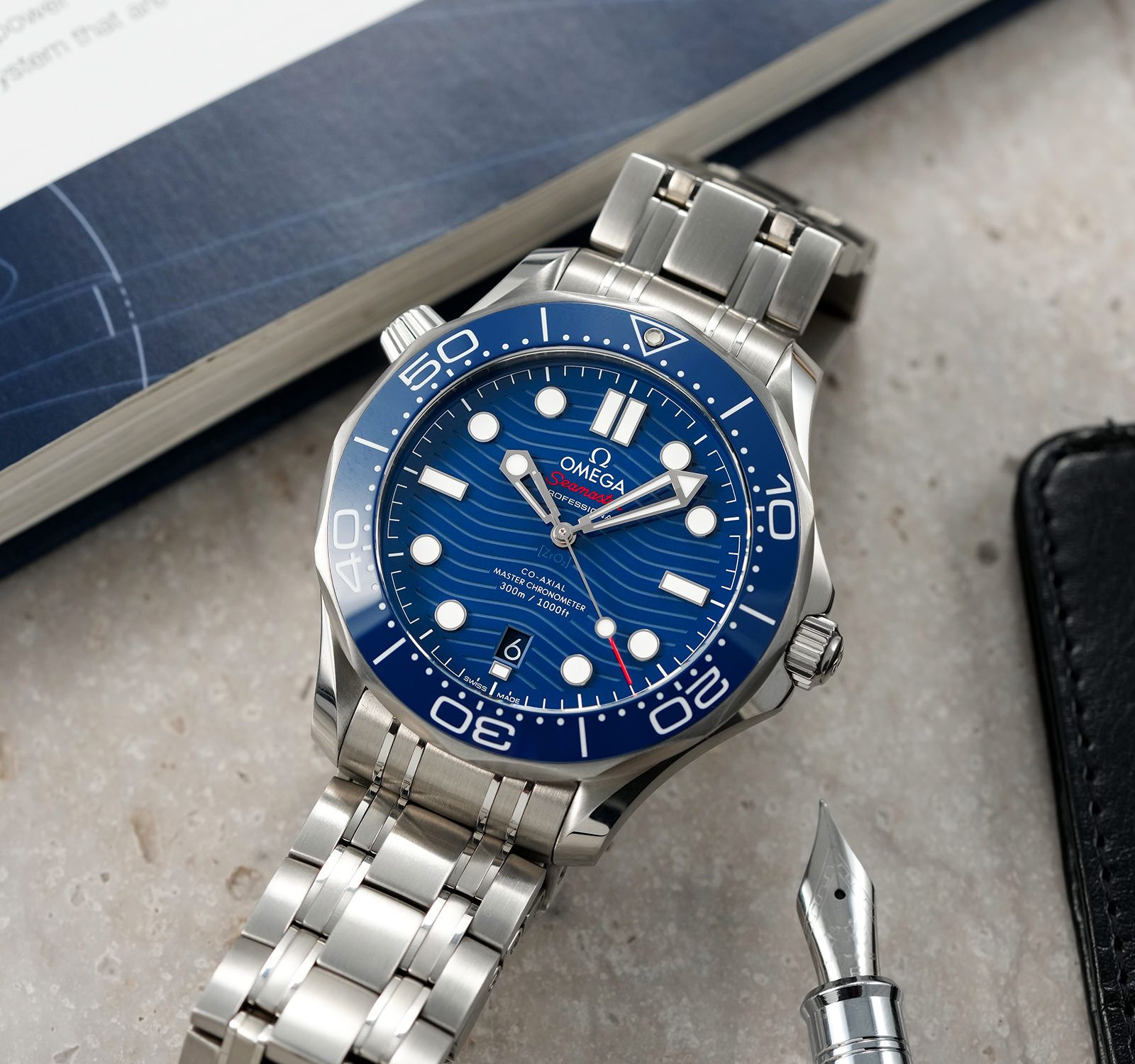 Pre-Owned Omega Seamaster Men Watch in Blue Colour Dial