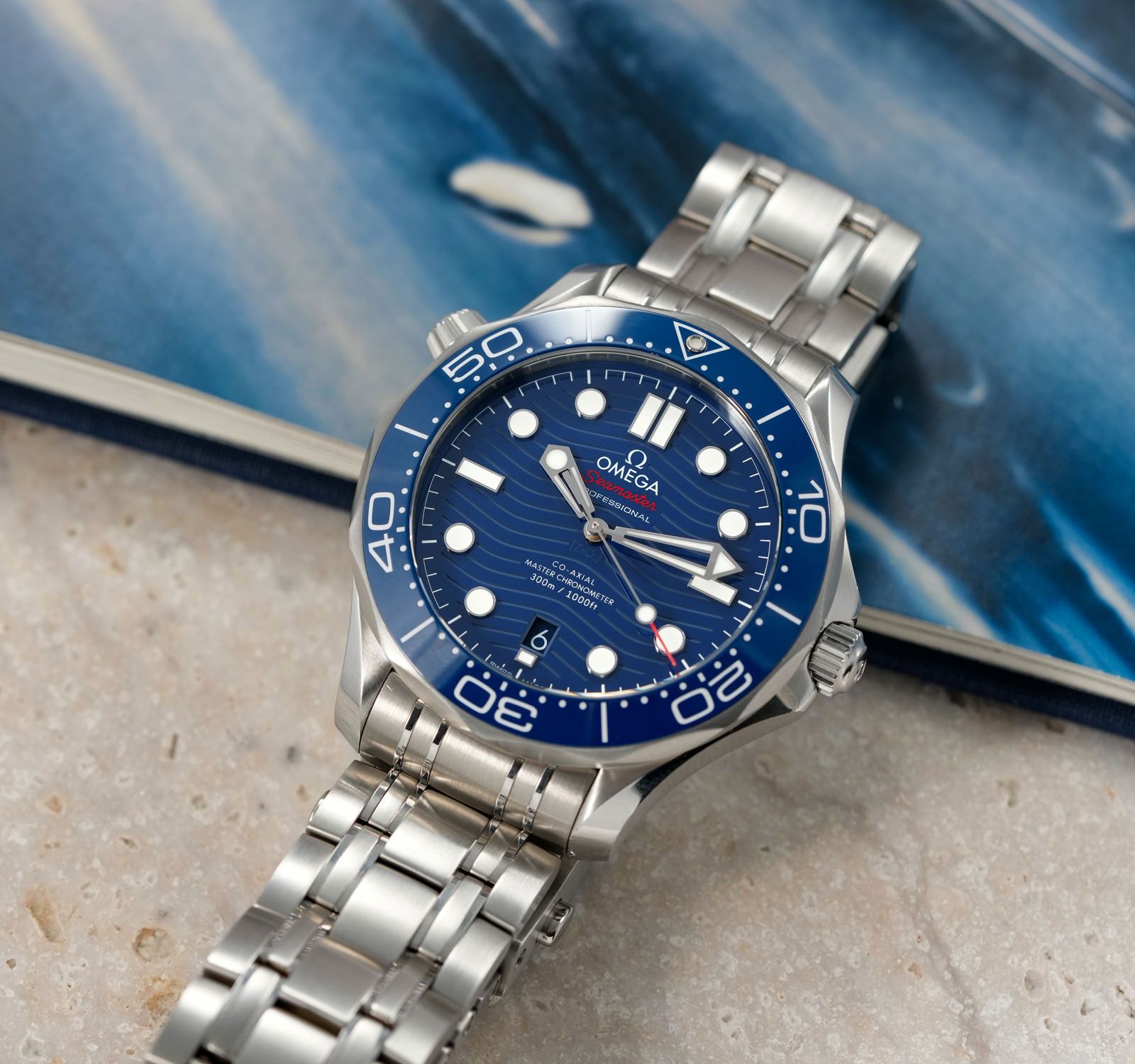 Pre-Owned Omega Seamaster Men Watch in Blue Colour Dial