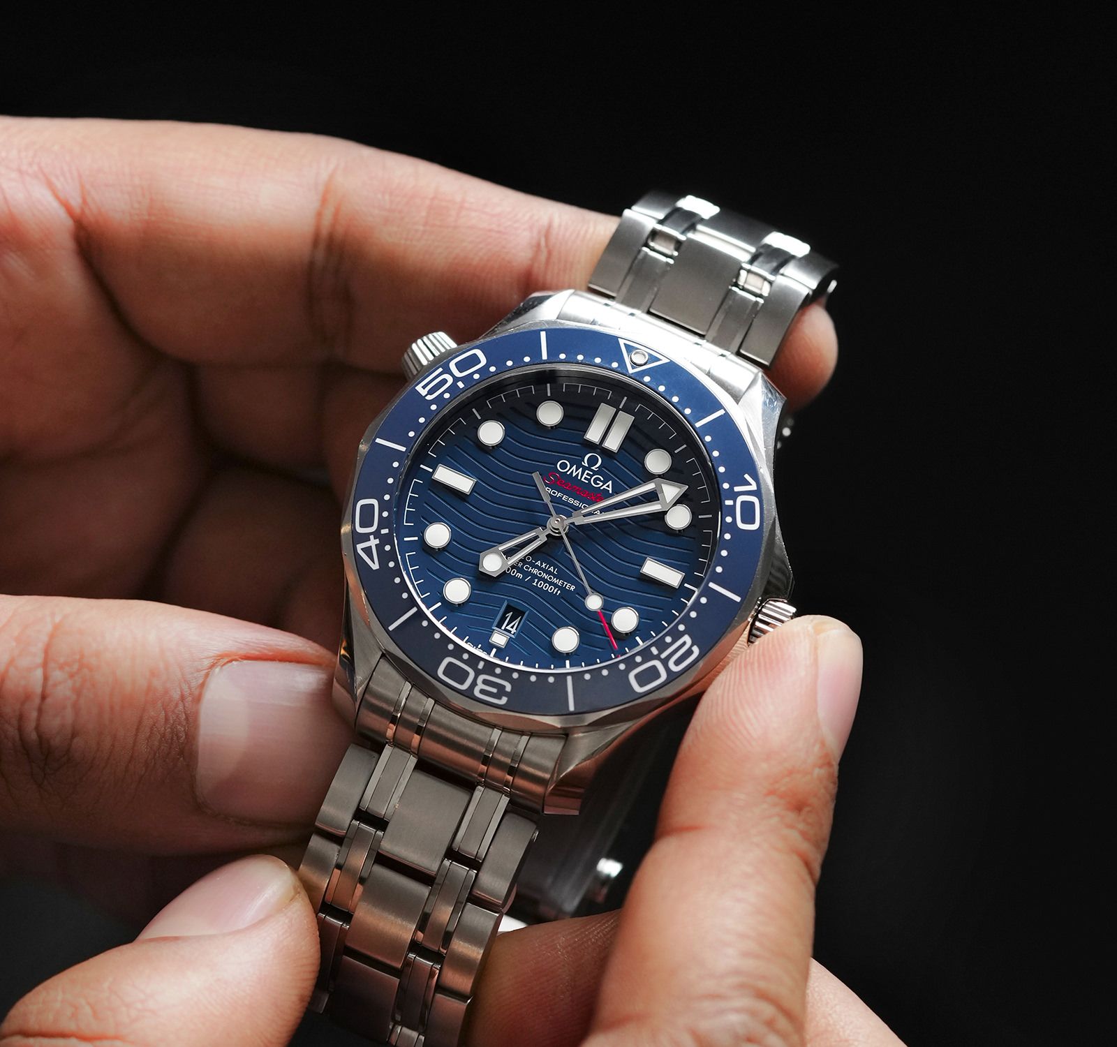 Pre-Owned Omega Seamaster Men Watch in Blue Colour Dial