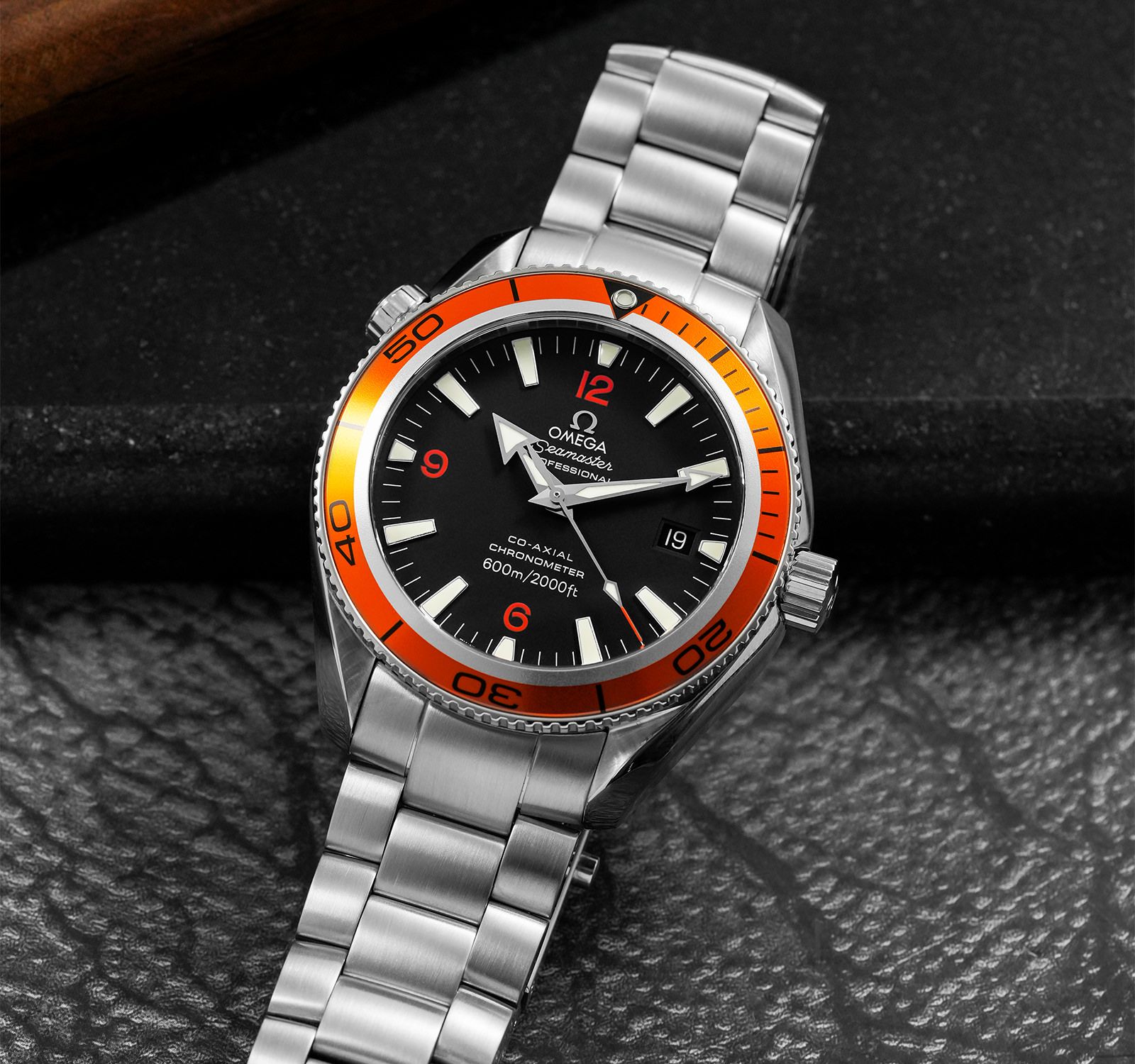 Pre-Owned Omega Seamaster Men Watch in Black Colour Dial