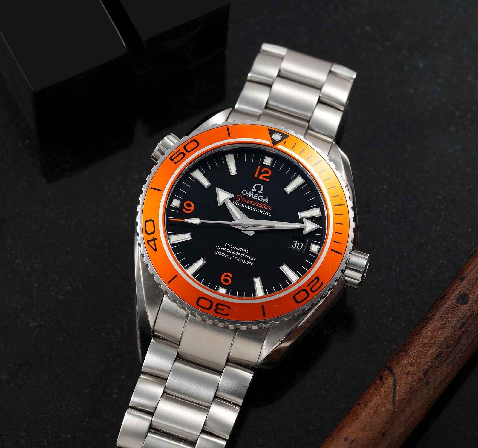 Pre-Owned Omega Seamaster Men Watch in Black Colour Dial