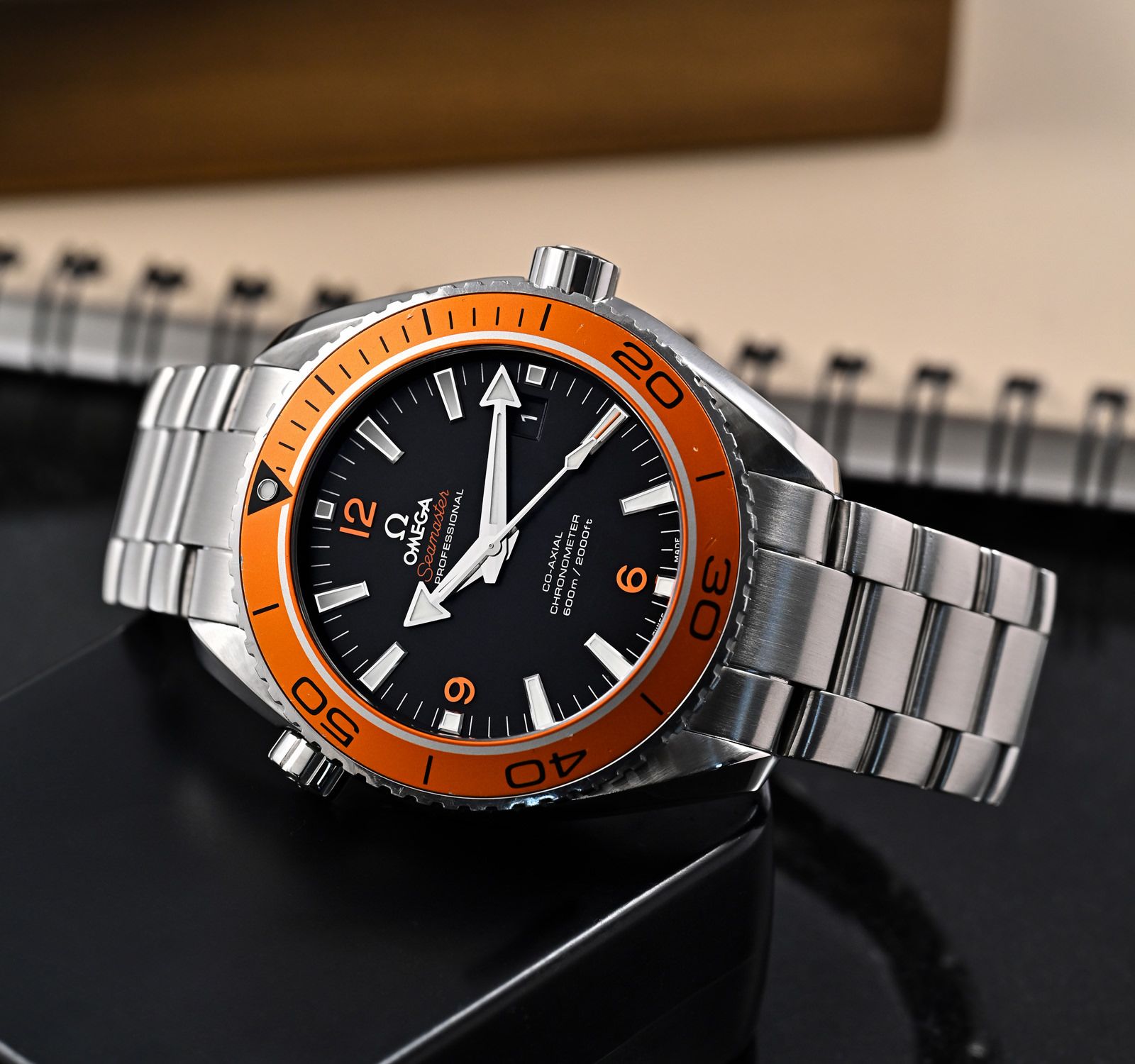 Pre-Owned Omega Seamaster Men Watch in Black Colour Dial