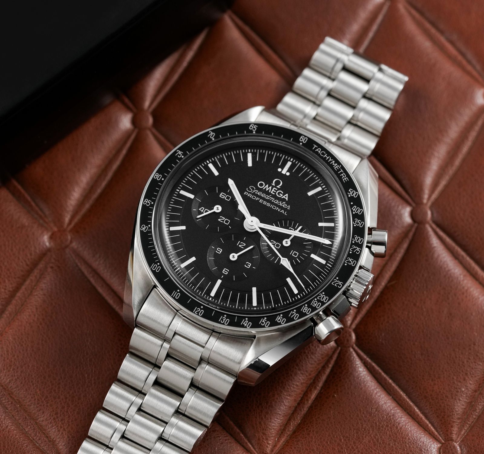 Pre-Owned Omega Speedmaster Men Watch in Black Colour Dial