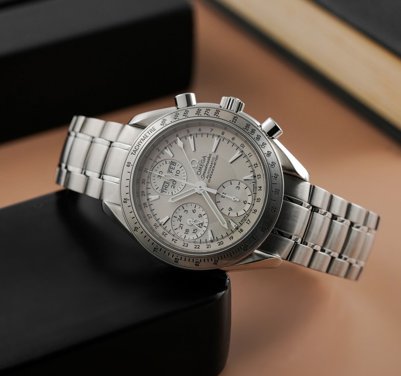 Pre-Owned Omega Speedmaster Men Watch in Silver Colour Dial