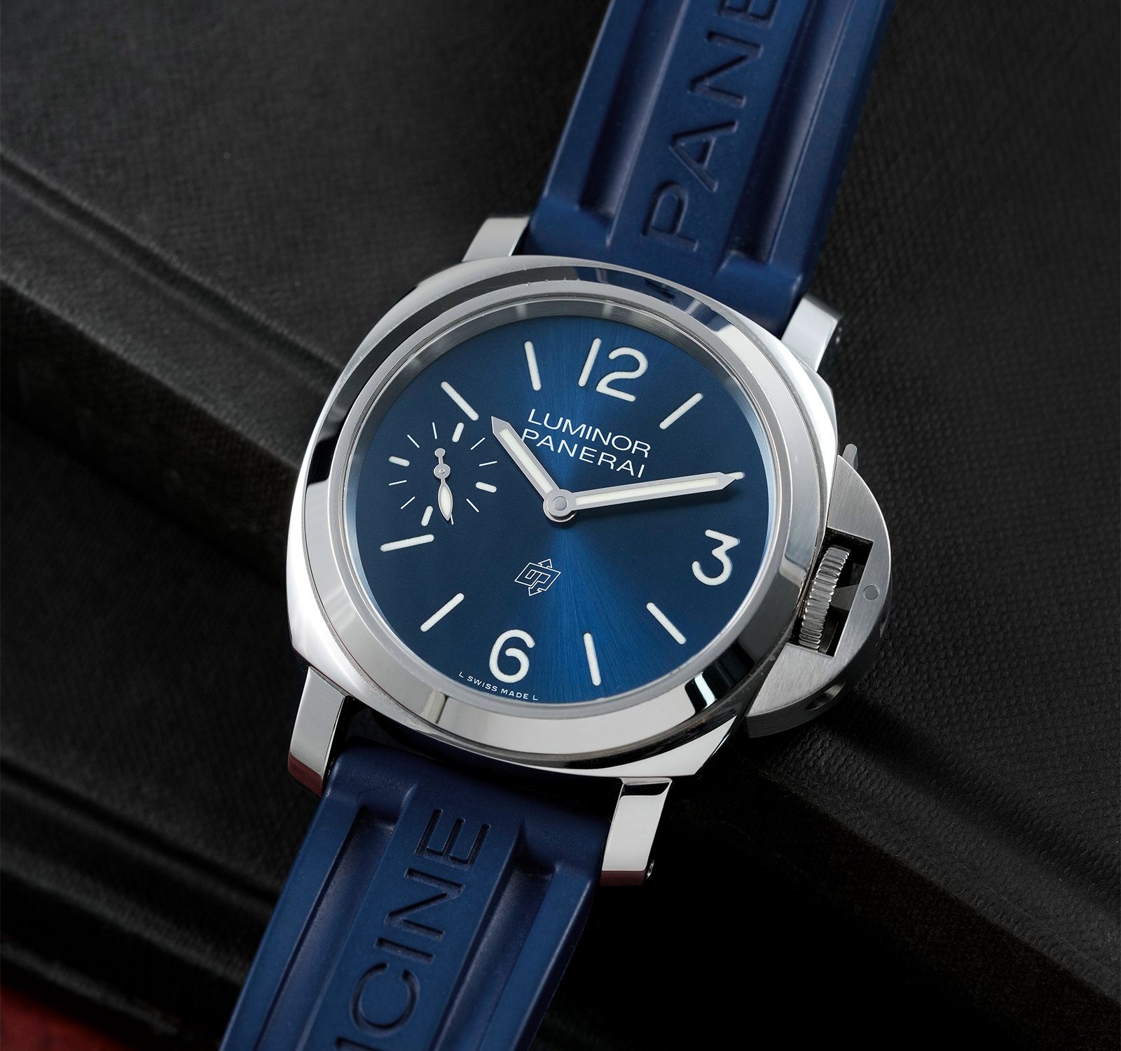 Pre-Owned Panerai Luminor Men Watch in Blue Colour Dial